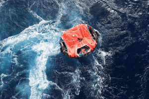 Pentingnya BSS (Basic Sea Survival) untuk Pekerja Offshore